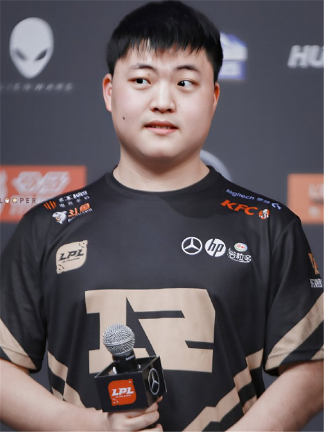 LPL选手胜率排行榜，UZI未上榜，前十名竟有6个EDG选手