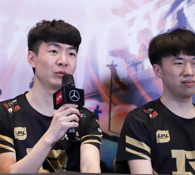 IG换乐言后，RNG也换阵容？AJ参与训练赛狼行孤独rank