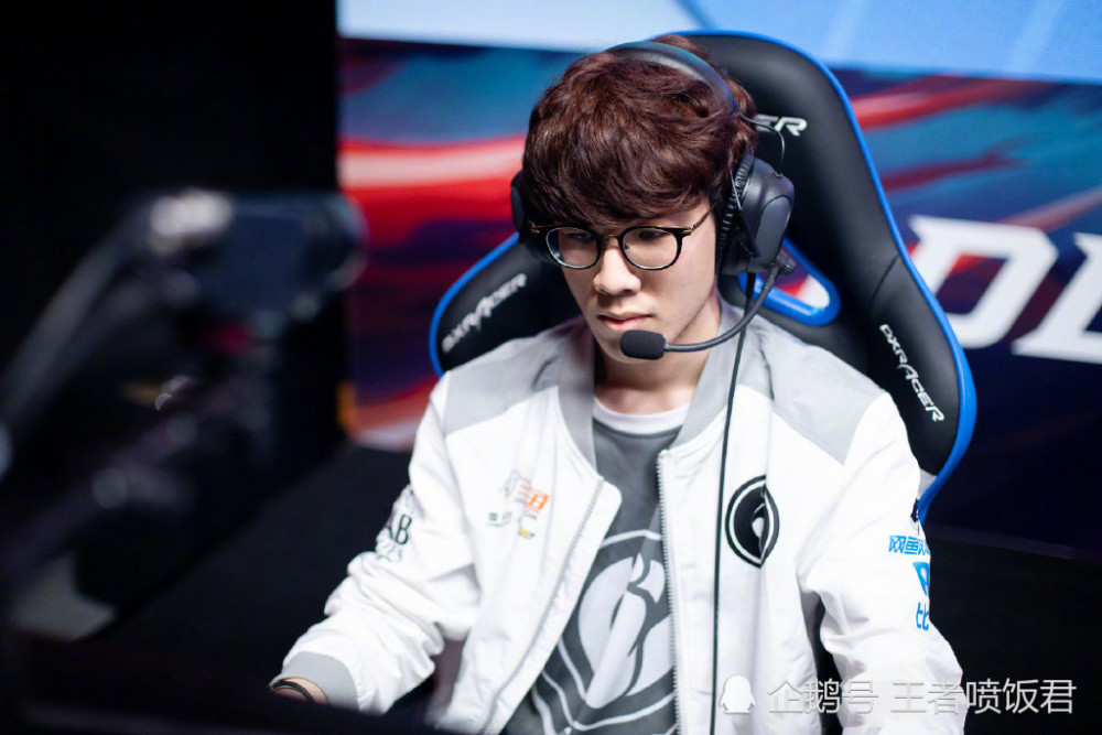 LPL公布最佳阵容，Uzi制霸AD位，theshy被拉下神坛