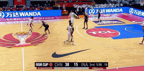 战术板｜CBA离奇一幕，跑错战术却跑出绝平良机，结果全员发懵_腾讯新闻