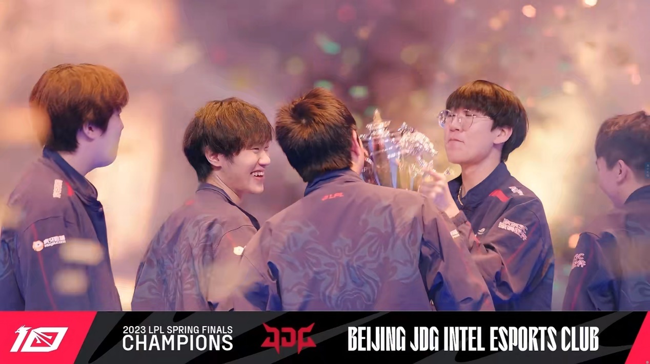 Uzi小明聊天图火了，打破决裂传言，后与BLG会面，Bin的反应亮了