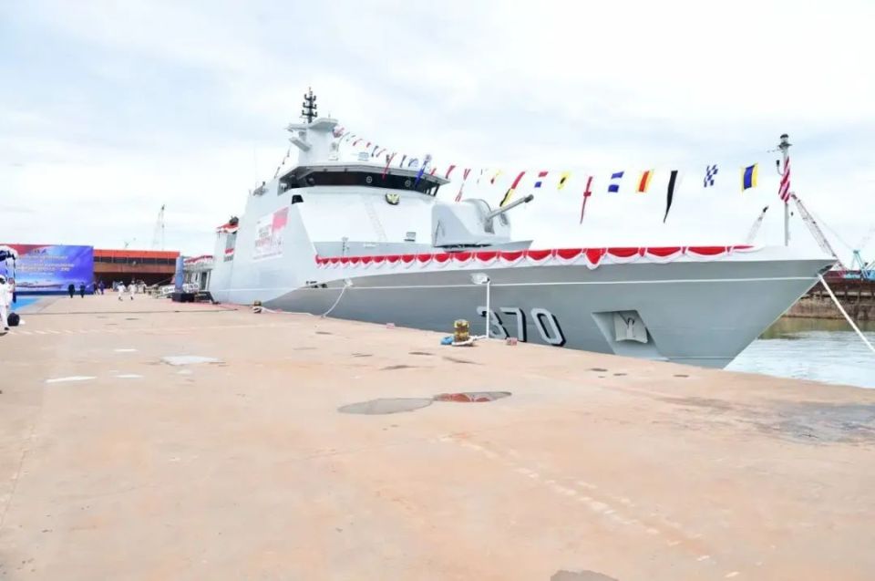 印尼海军苏加诺级护卫舰二号舰服役，两艘船搞出两种不同配置_腾讯新闻