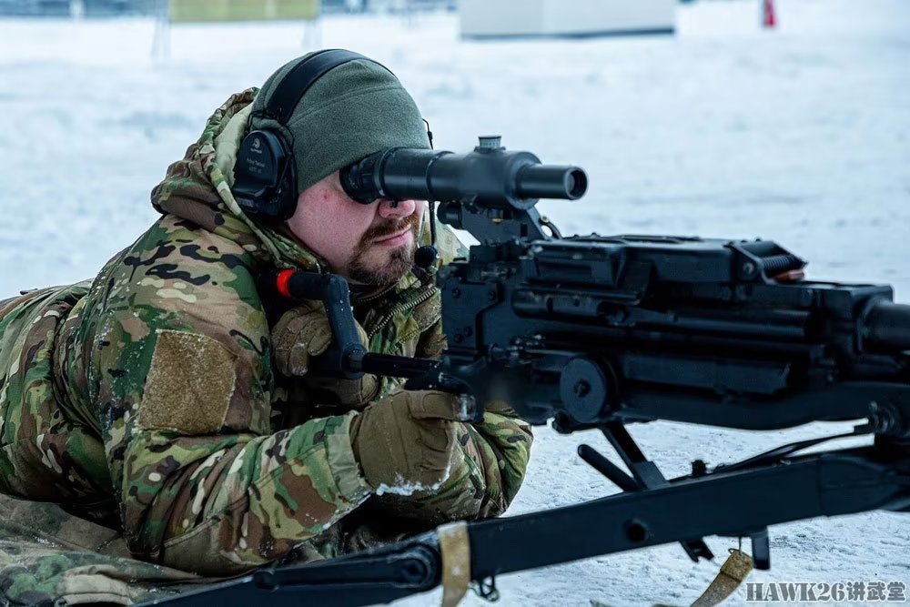 “拉扎列夫战术”展示KORD机枪 讲解技术特点 夸大宣传射击威力_腾讯新闻