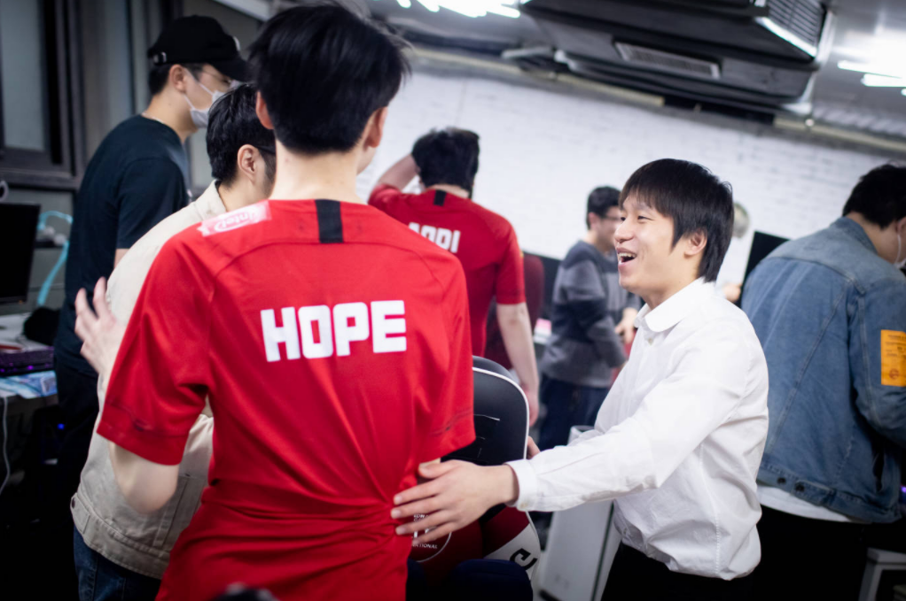 LPL转会期落幕：Hope加入WE，UP官宣宝蓝进队