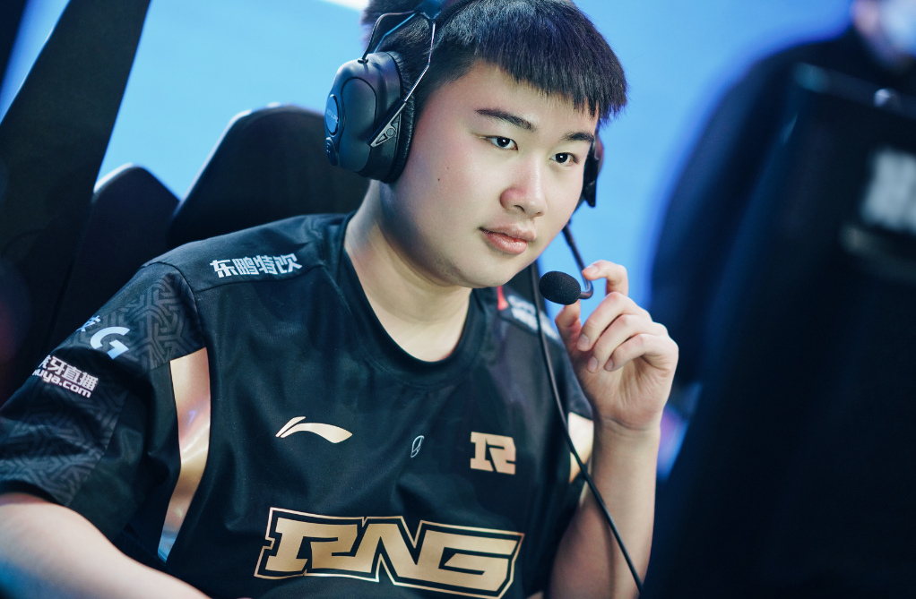 Gala发威，RNG力克WE结束四连败，管泽元批评Angel
