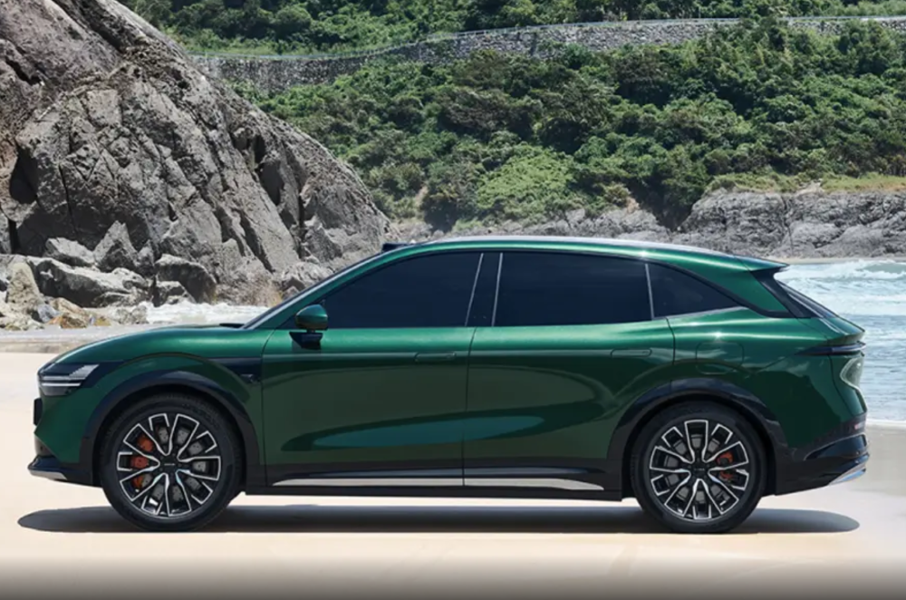 25万销量小生，智己LS6和极氪7X谁更强？_腾讯新闻