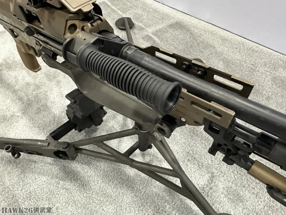 美军XM250班用机枪最新版本曝光 采用速换枪管 推测未来发展路线_腾讯新闻