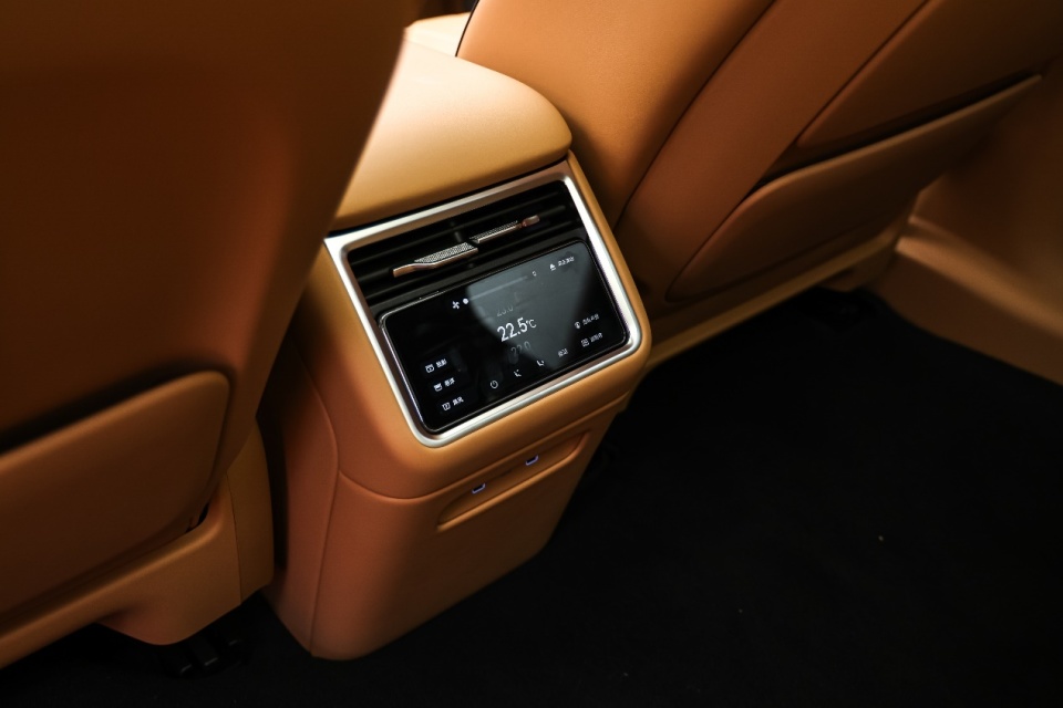 前后可选零重力座椅！新款享界S9正式开启小订_腾讯新闻