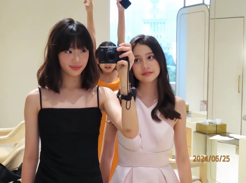 吴尊13岁女儿晒近照，NeiNei化妆穿吊带裙显成熟，甜馨猛夸漂亮_腾讯新闻