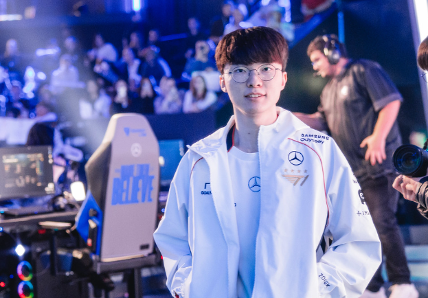 Faker与接班人Bin对决！BLG能否赢下晋级关键战_腾讯新闻