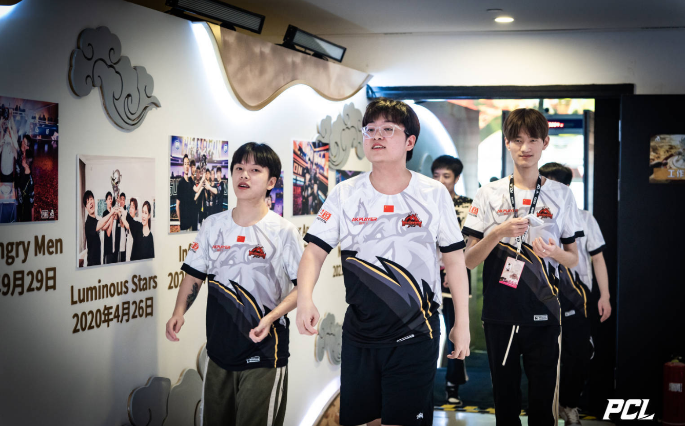 PCL周决赛数据出炉，4AM仅112一人上榜，17拿下全部团队奖第二