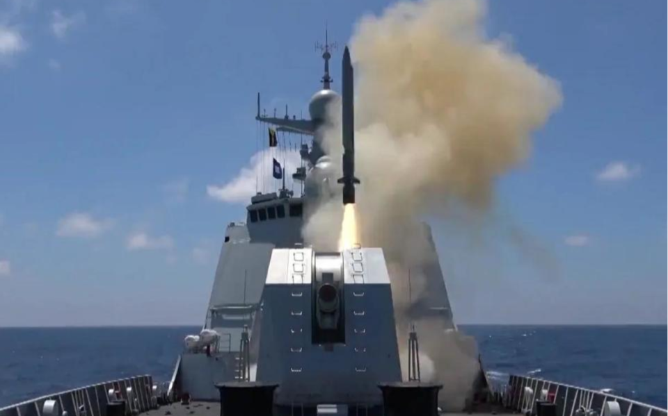 052D驱逐舰有四个批次，即将入列38艘的规模，战力强悍仅次于055型大驱_腾讯新闻