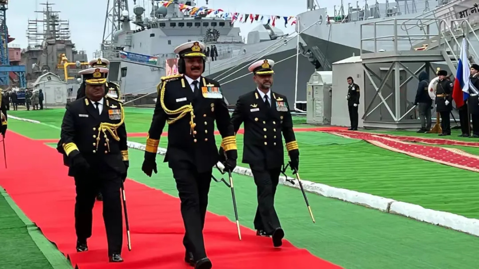 打仗不影响赚钱，11356M护卫舰交付印度海军，该舰本属于黑海舰队_腾讯新闻