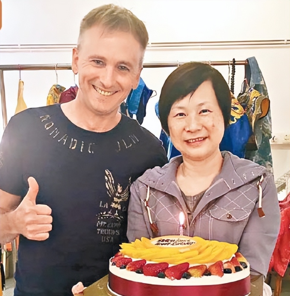 前TVB演员河国荣烧炭自杀！生前患抑郁症，妻子在年前去世打击大_腾讯新闻