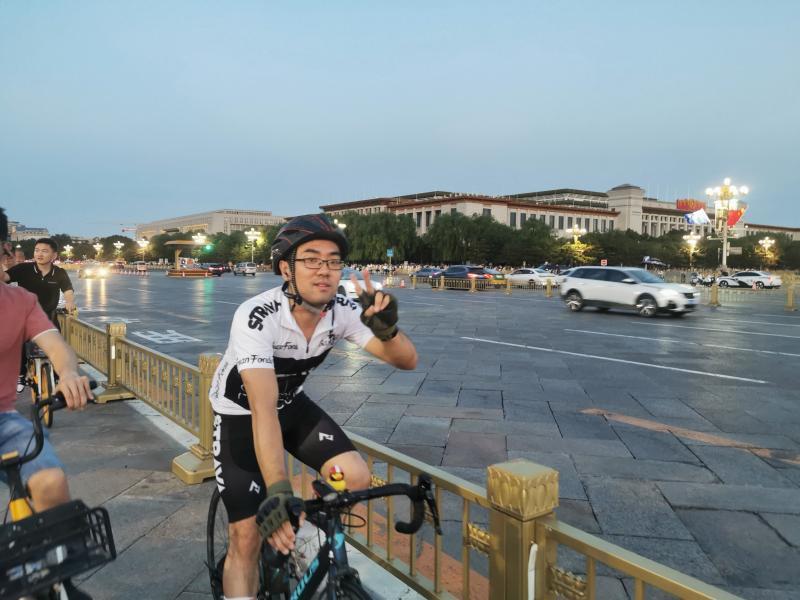 “长安街夜骑”火爆的背后：北京自行车回潮_腾讯新闻