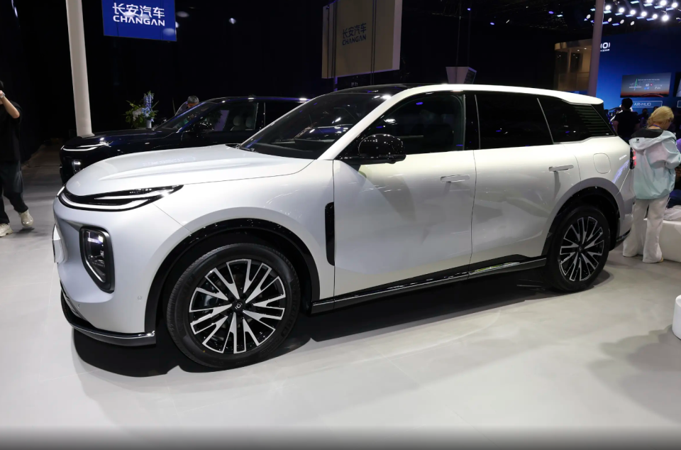 轴距超2.9米大块头，长安启源Q07起步12.98万，插混智驾选低配？_腾讯新闻