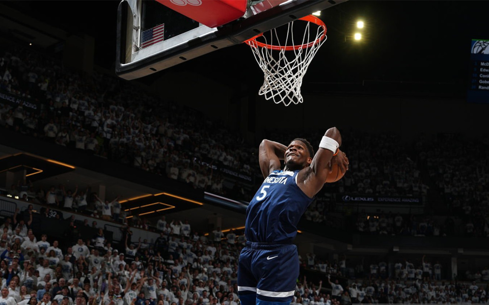 大胜雷霆42分创神迹！爱德华兹轰30+9+6压制新科MVP：要赢下G4_腾讯新闻