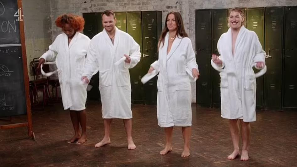 英国“裸体教育”节目让成年人脱光，向未成年展示身体？英国网友吵翻！_腾讯新闻