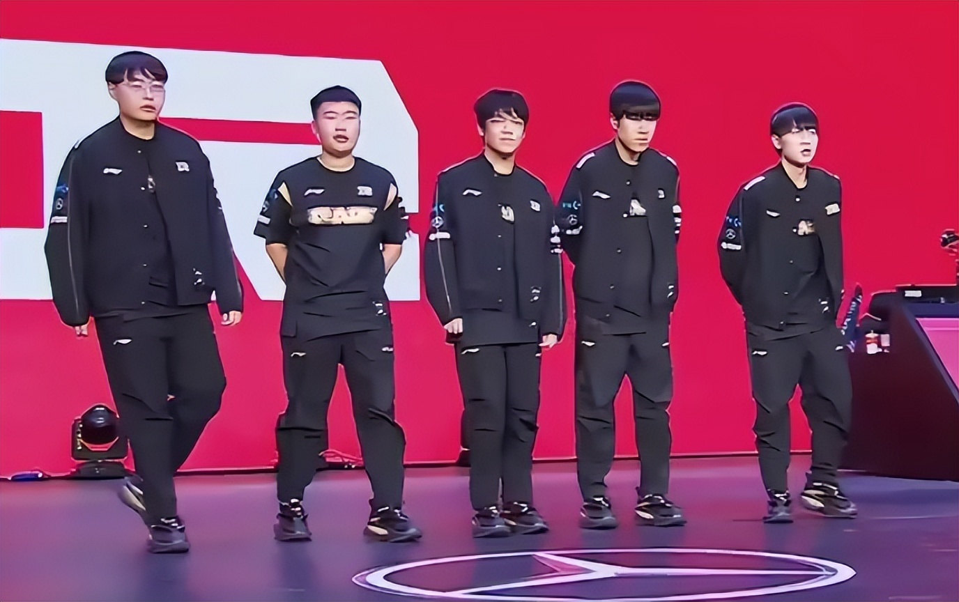 RNG击败TT晋级，Gala被称世一AD，小虎害怕：RNG要一穿四