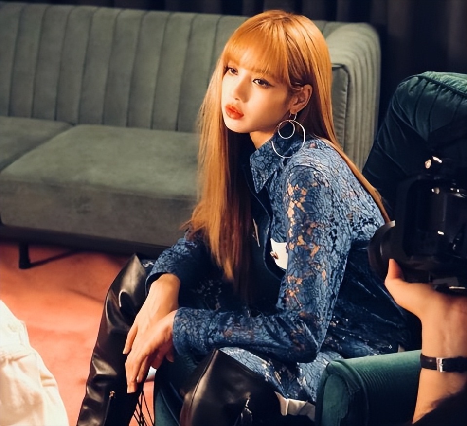 Lisa跳脱衣舞，站姐脱粉，疯马秀回应：只为吸引年轻女性用户_腾讯新闻