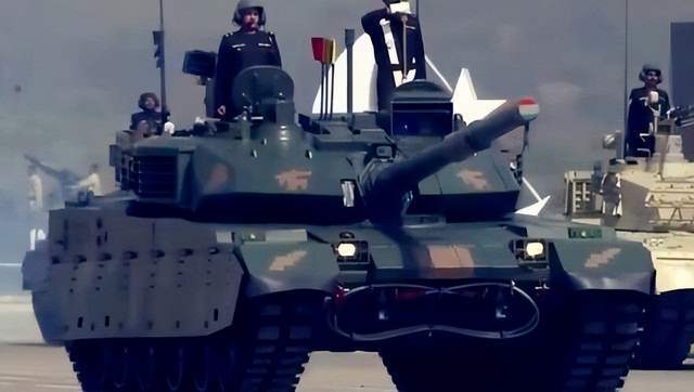 好消息！阿尔及利亚成功试验中国VT4坦克，或成第四个海外用户_腾讯新闻
