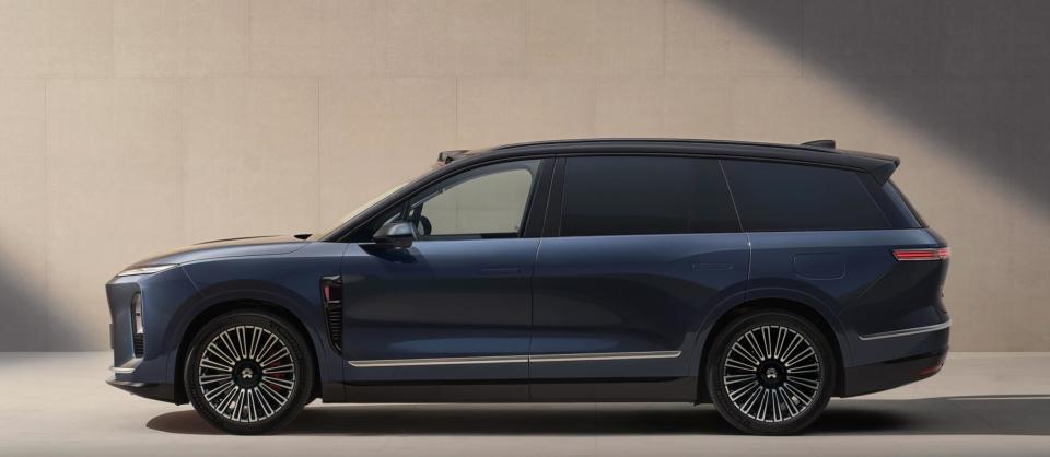 租电池29.88万元起！全新蔚来ES8上市了，最核心亮点其实只有一个_腾讯新闻