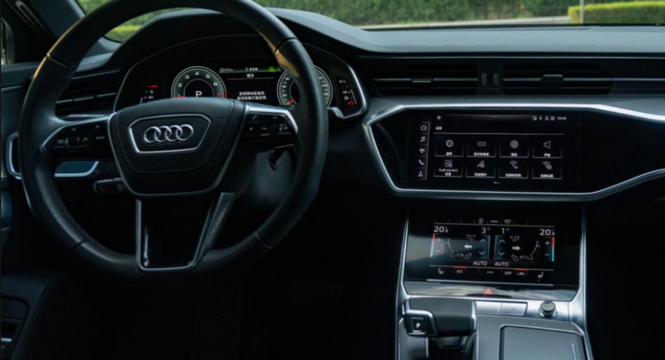 懂车三剑客，凯迪拉克全新CT6、宝马5系和奥迪A6L谁更值得买？_腾讯新闻