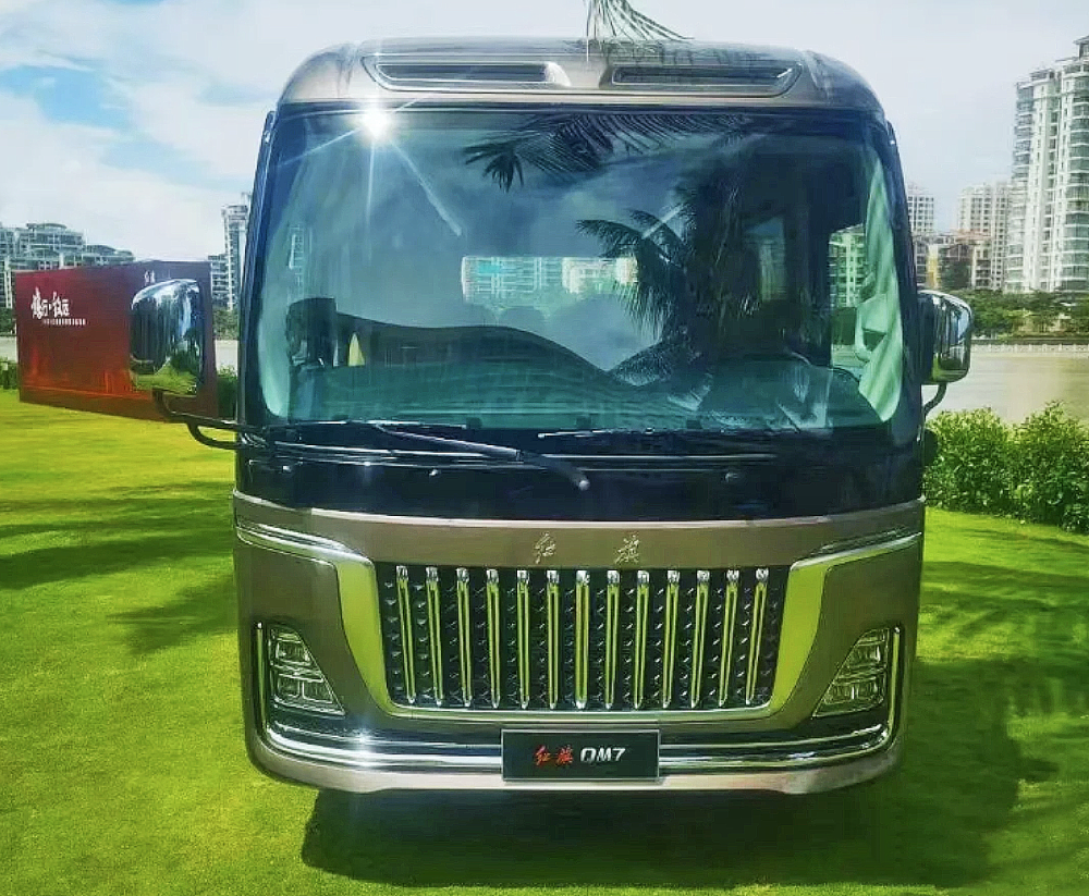 国之重器！一汽红旗QM7正式上线，配自研3.0T引擎，比考斯特还大_腾讯新闻