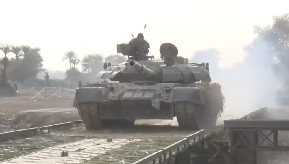 中国VT4坦克再出口巴铁：比T90S还贵100万美元，背后体系物超所值_腾讯新闻