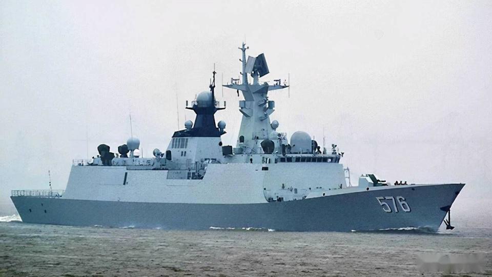 向全球宣布，6000吨的054B型护卫舰双面盾全电推进，高超弹或上舰_腾讯新闻