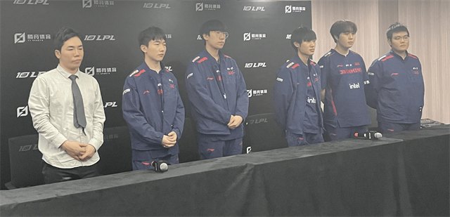 JDG战胜BLG，状态却颠倒，ruler难受得像输了，tabe反倒自信