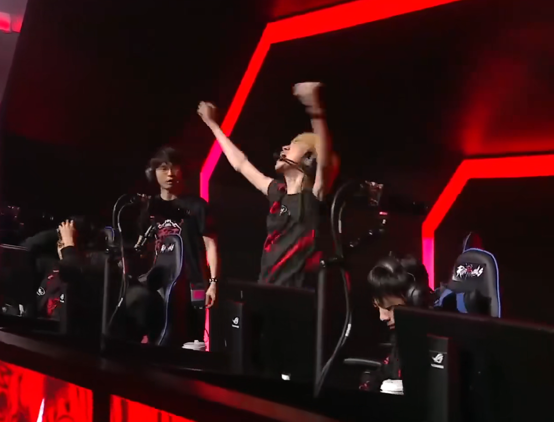 “Uzi不如Clearlove！”Doinb破防后开团：都去冲刘青松！