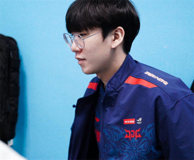 “jkl可比我帅多了”，接替ruler的小ad星星眼：说我像他就是称赞