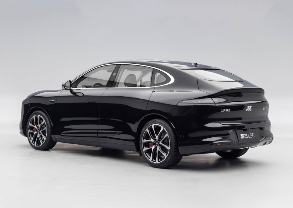 新一代智己LS6上市 增程版纯电续航450公里 权益价19.79万起_腾讯新闻