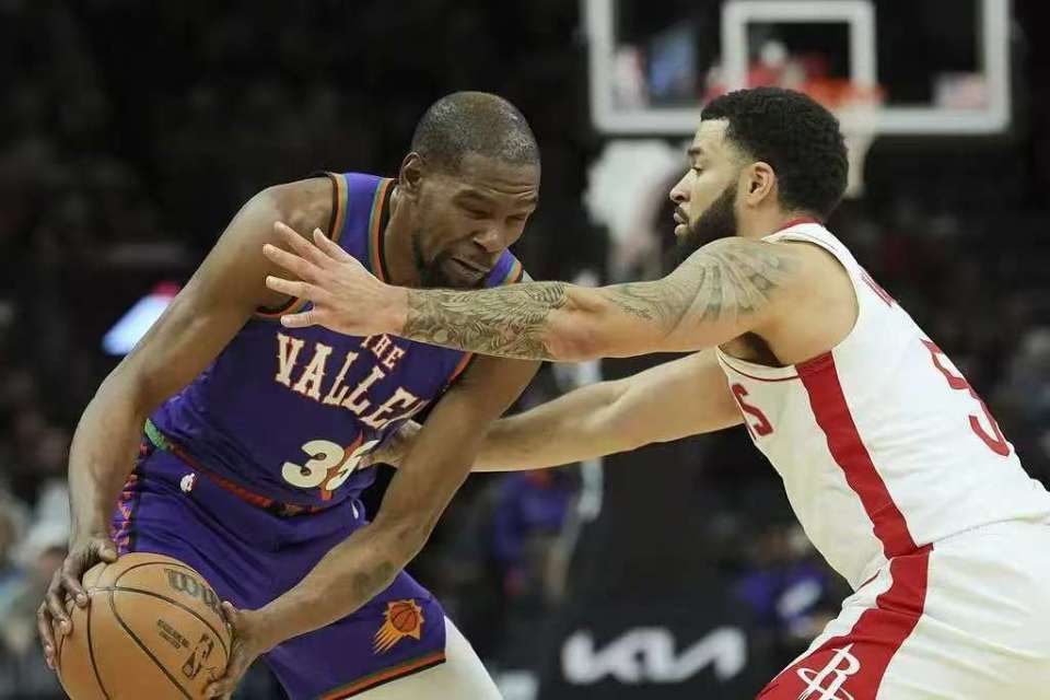 年薪5400万，被摆货上架！NBA最被高估的老大，你该摆正位置了_腾讯新闻