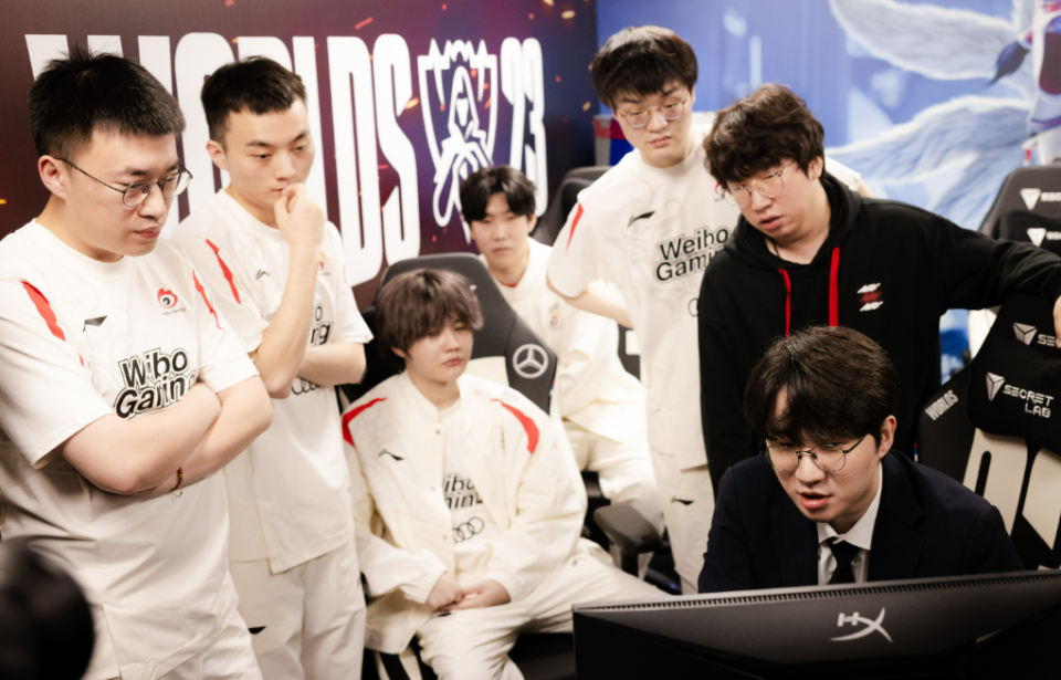 抽中好签！BLG与WBG或携手晋级八强，LCK等来坏消息_腾讯新闻