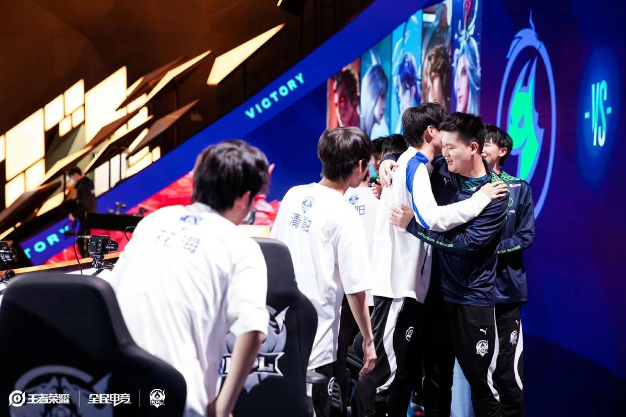 eStar4连败，花海泪洒采访席：胜者组已无望，将创下队史最差战绩！