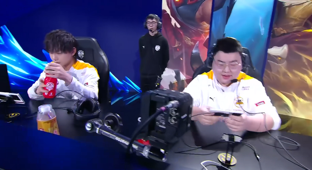 大仙欲哭无泪！狼队零封XYG轻取KPL开门红，Fly抢走小胖五杀