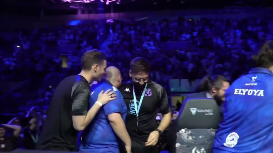 Faker迎来29岁生日！LEC爆发逆天宫斗：选手饮料被投放玻璃碎片_腾讯新闻