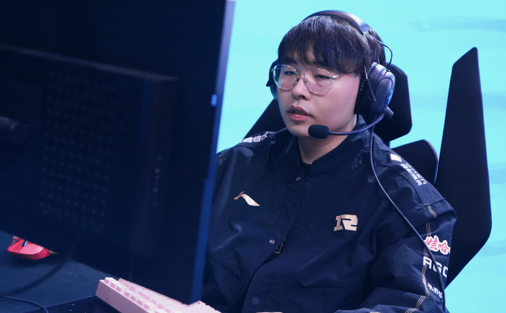 Gala烬立功！RNG双杀小凤凰FPX，Lwx面临艰难抉择