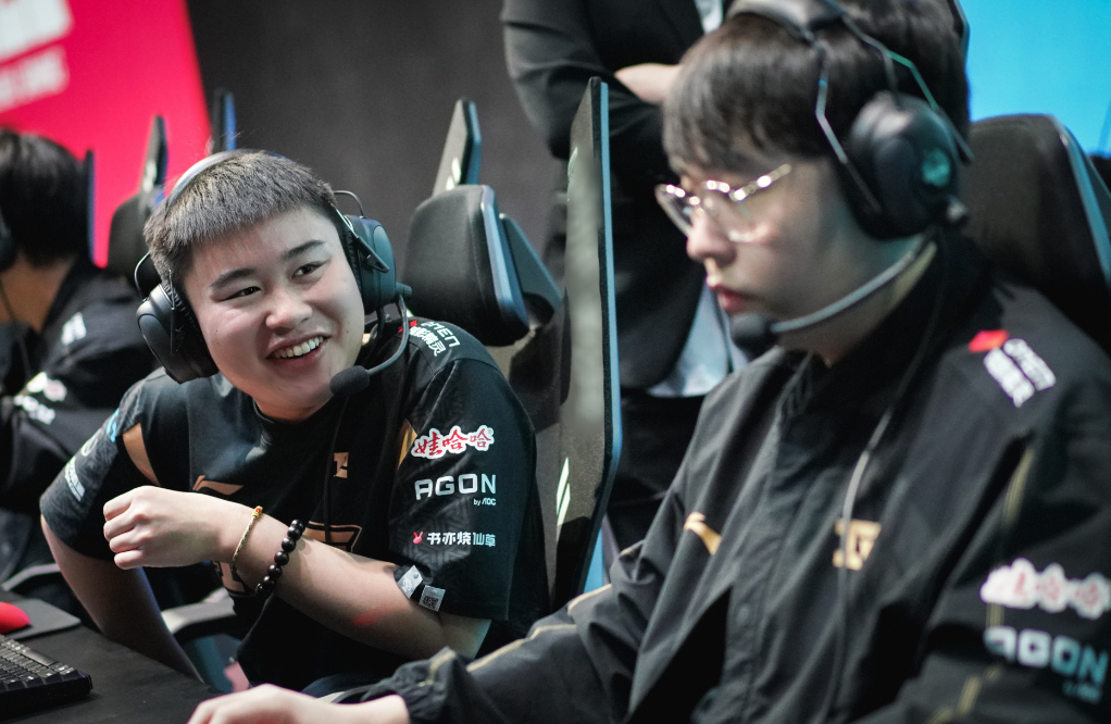 RNG对抗BLG，牙膏秀翻全场，gala尽力了