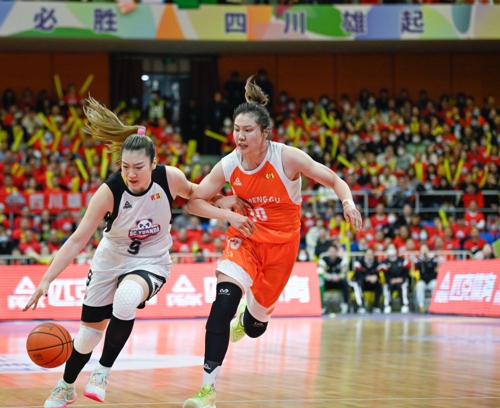 WCBA贫富差距大！李梦年薪500万，远超WNBA，联赛两家独大_腾讯新闻