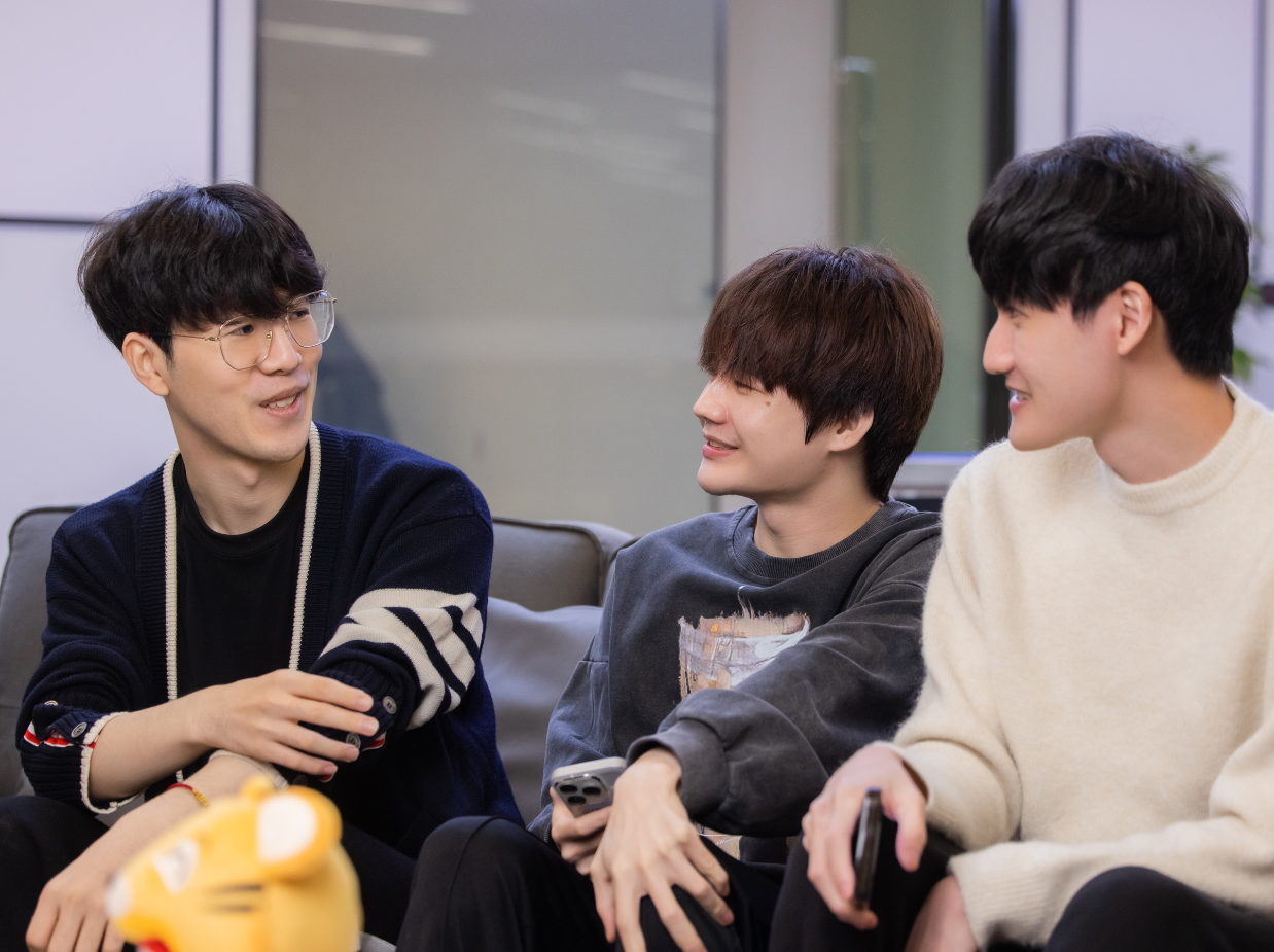 LPL“最幸福上单”诞生！Theshy被karsa投食，直呼AD玩得好