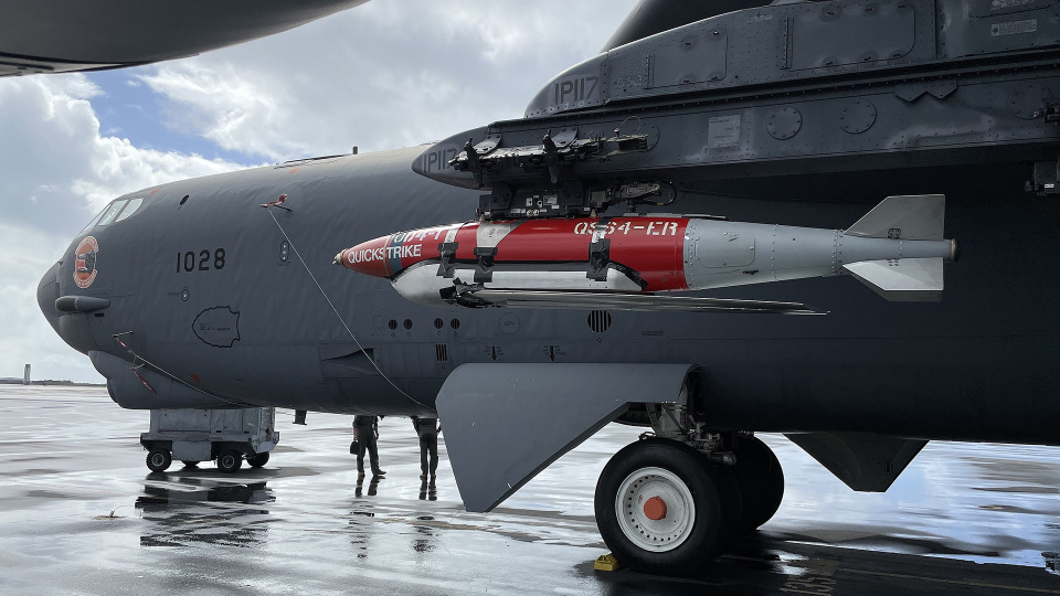 东西方武器的嫁接——挂载美国JDAM-ER滑翔炸弹的苏联战斗机_腾讯新闻