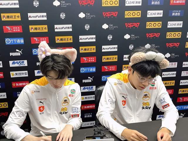 KPL夏季赛最精彩BO5诞生，狼队被破三路翻盘，让二追三DYG登顶S组_腾讯新闻