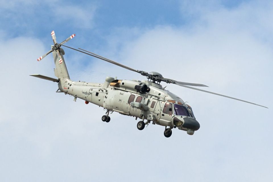 直-20J舰载战术多用途直升机首次公开亮相 增强海上突击运输能力_腾讯新闻