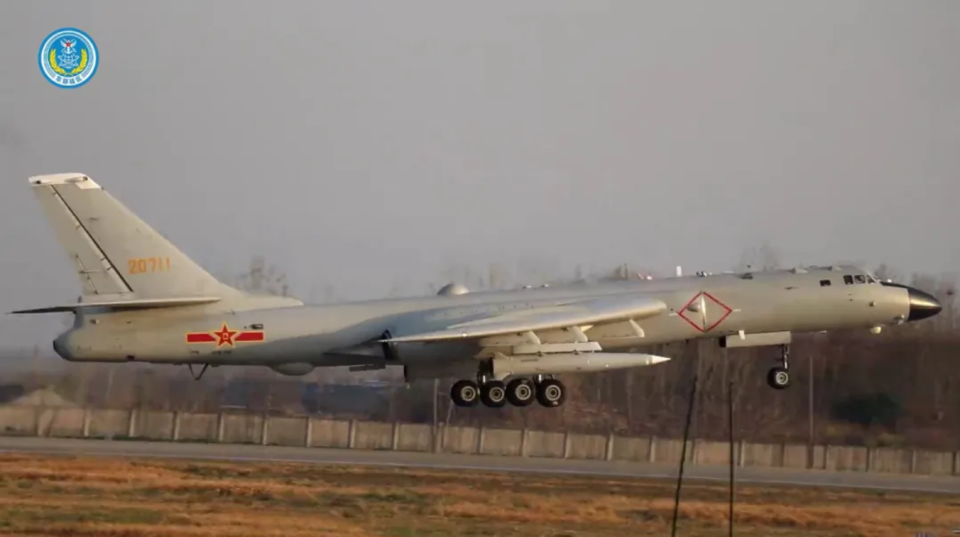 KD-21空射反舰导弹，部署在轰-6K轰炸机上，让其成为“航母杀手”_腾讯新闻