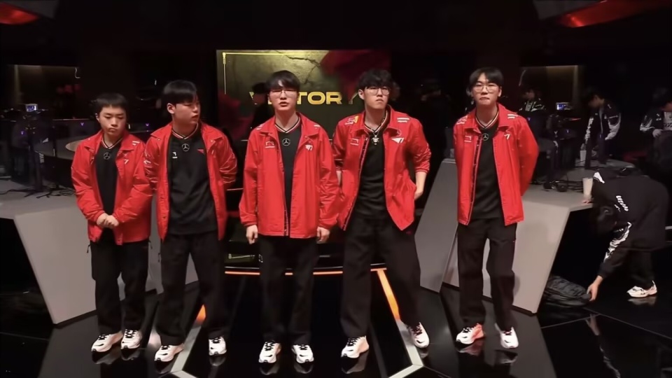 Faker的红玫瑰头像，为什么7年不换？“受害人”爆料背后暖心故事_腾讯新闻