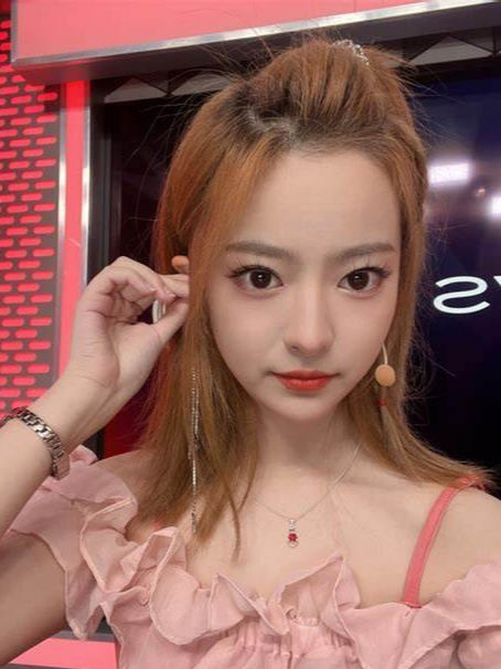 LPL第一花瓶Kris官宣离职，并再次开炮性骚扰事件！王多多霸气回应！_腾讯新闻