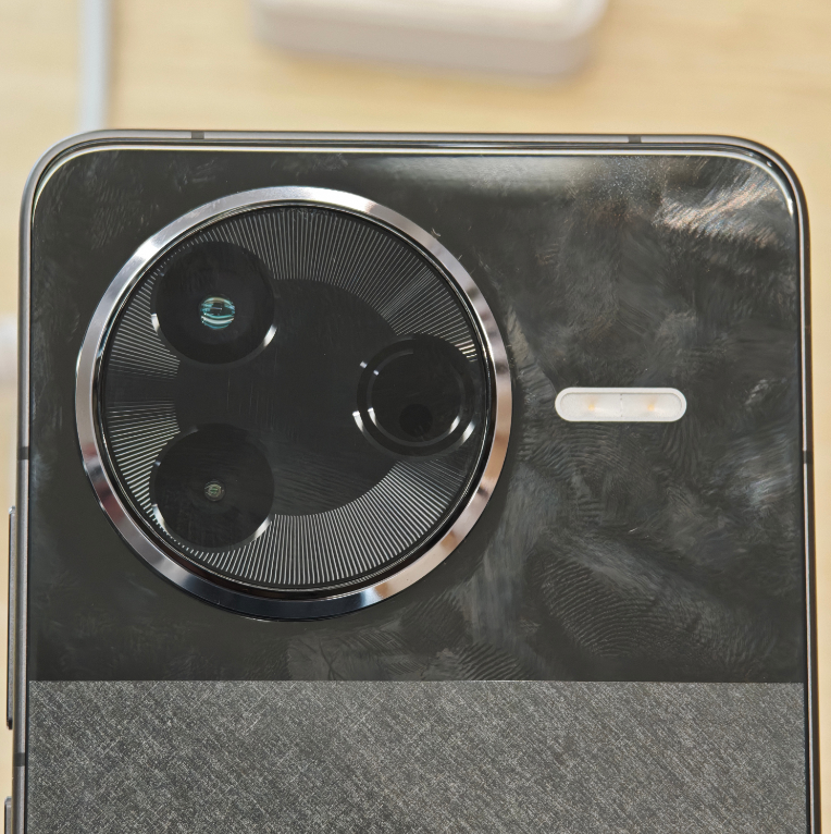 红米K80、一加Ace 3 Pro该怎么选？各有啥优缺点？看完就懂了_腾讯新闻